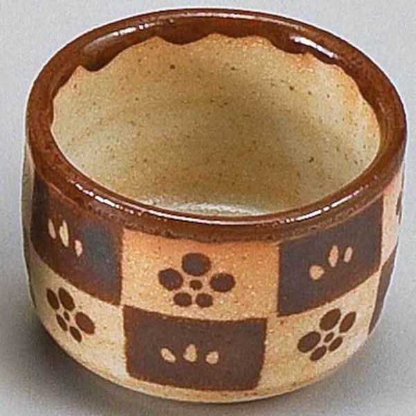 小鉢よりも小さい器に小付やミニ鉢などがございます。醤油皿、珍味鉢など、小さくても食卓を彩る器です。サイズ: 直径6.6x高さ5cm生産:日本製こちらの商品は協同組合からの取り寄せ品となります。そのため、在庫有りとなっていても在庫約束するもの...