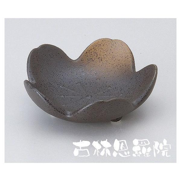 地元の美濃焼３大市「土岐」「瑞浪」「多治見」の窯元さんから直接仕入れてきた商品です。中間に業者を通していないので安価での販売が可能となっています。サイズ（cm）9×30生産国内 美濃焼形・色など、釜の状況やお客様のディスプレイの状態によって...