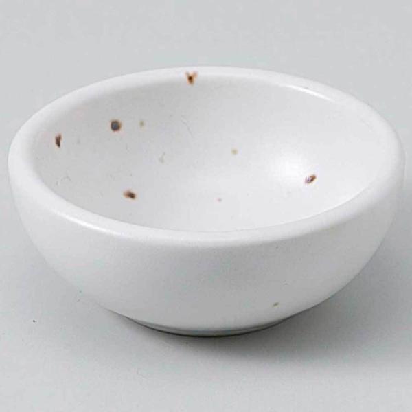 小鉢よりも小さい器に小付やミニ鉢などがございます。醤油皿、珍味鉢など、小さくても食卓を彩る器です。サイズ: 直径6.2x高さ2.5cm生産:日本製こちらの商品は協同組合からの取り寄せ品となります。そのため、在庫有りとなっていても在庫約束する...