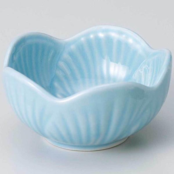 小鉢よりも小さい器に小付やミニ鉢などがございます。醤油皿、珍味鉢など、小さくても食卓を彩る器です。サイズ: 直径6.5x高さ3.1cm生産:日本製こちらの商品は協同組合からの取り寄せ品となります。そのため、在庫有りとなっていても在庫約束する...