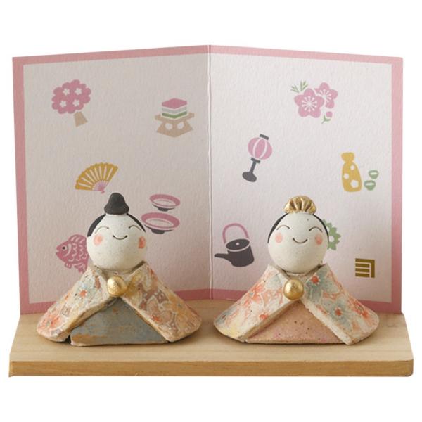 人形師さんが1つずつ手造りで作成した小さな陶器のひな人形です。優しさと暖かさを感じることができる人形師さんのひな人形は春の桃の節句にもぴったり。玄関や床の間など季節を感じるインテリアとして飾っても家中がほんわかした雰囲気になりますよ。サイズ...