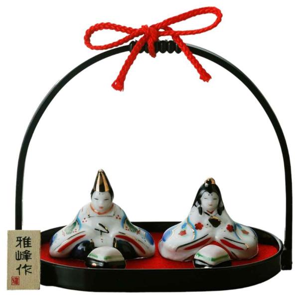 陶器の雛人形です。マンションやアパートなどにお住まいで大きな雛壇はいらないという方、また玄関先にちょっと飾りたいという方に特にお勧めです。ひな祭りの思い出はお子さんの心にずっと残ります。かわいいガラスのひな人形で、和心のある素敵な日にしてあ...