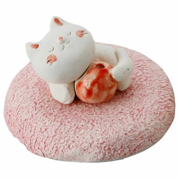 可愛い猫ちゃんと、お香の香りに癒やされる空間、ステキですね。サイズ: 本体高さ3.5x幅3.5cm 台寸直径6.5cm生産:日本重さ:85gトムソン箱こちらの商品は取り寄せ品のためご注文後に完売や欠品のお知らせをする場合がございます。