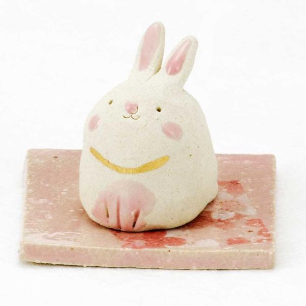 香りを気軽に愉しむ。心地よい香りは、暮らしのアクセントになり、さりげなく心を落ち着かせる魅力があります。見た目にも楽しい、インテリアにも映えるお香立てです。サイズ: 本体約高さ 4.5cm ・皿6cm角生産:日本トムソン箱こちらの商品は取り...