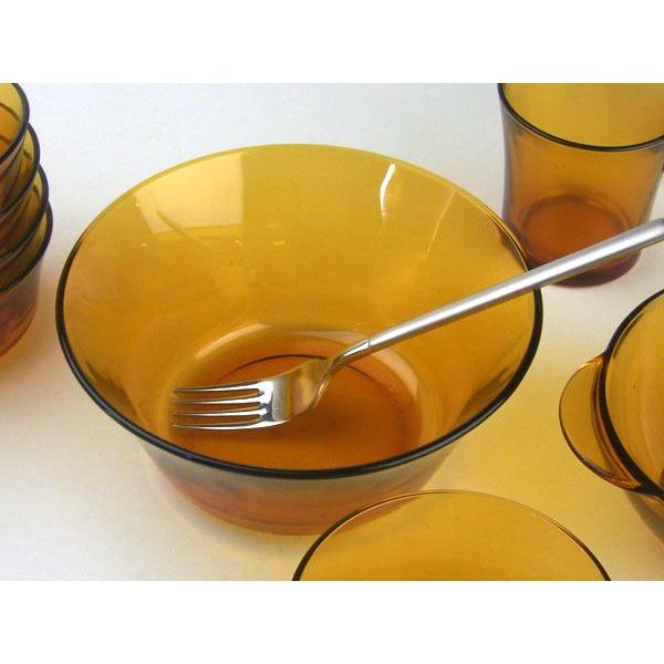 熱湯・レンジ・食洗器OKのデュラレックス(DURALEX)社のガラス製ボウルです。サラダボウルに、和洋中のおかずに、麺類にも大活躍！お手頃な大きさで、お揃いの10.5cmボウルと合わせれば、取り分け用としても便利にお使い頂けます。サイズ：口...