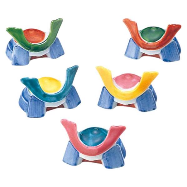 端午の節句。陶器の五月人形です。マンションやアパートなどで、大きな鯉のぼりや鎧兜や人形を飾ることができない方、また玄関先にちょっと飾りたいという方などに特にお勧めです。自宅用にももちろん、プレゼントとして贈り物にしても喜ばれると思います。と...