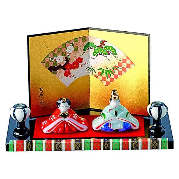 陶器の雛人形です。マンションやアパートなどにお住まいで大きな雛壇はいらないという方、また玄関先にちょっと飾りたいという方に特にお勧めです。ひな祭りの思い出はお子さんの心にずっと残ります。かわいいガラスのひな人形で、和心のある素敵な日にしてあ...