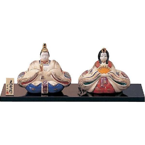 【発売日：2024年01月26日】陶器の雛人形です。雛祭りにマンションやアパートなどで大きなひな壇を飾ることができない方、また玄関先にちょっと飾りたいという方などに特にお勧めです。ひな祭りなどの思いではお子さんはずっと残ります。かわいい陶器...