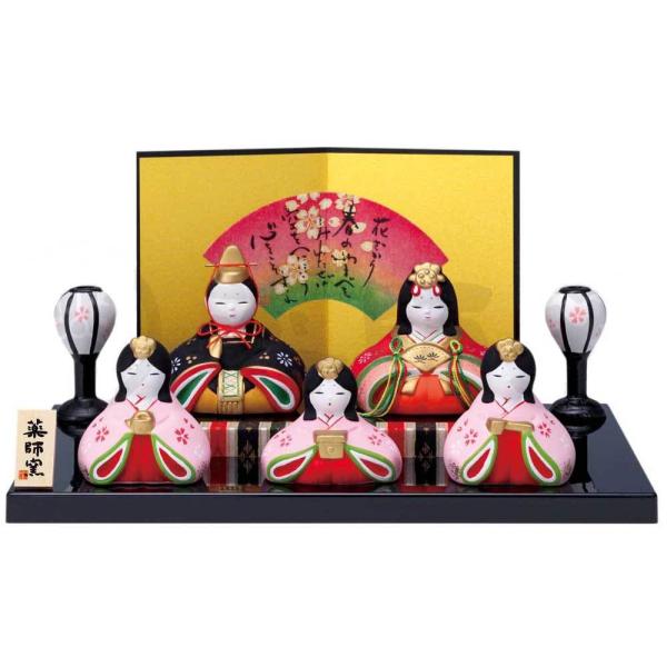 【発売日：2021年02月12日】陶器の雛人形です。雛祭りにマンションやアパートなどで大きなひな壇を飾ることができない方、また玄関先にちょっと飾りたいという方などに特にお勧めです。自宅用にももちろん、贈り物にしても喜ばれると思います。とって...