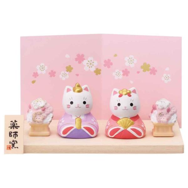 陶器の雛人形です。マンションやアパートなどにお住まいで大きな雛壇はいらないという方、また玄関先にちょっと飾りたいという方に特にお勧めです。ひな祭りの思い出はお子さんの心にずっと残ります。かわいいガラスのひな人形で、和心のある素敵な日にしてあ...