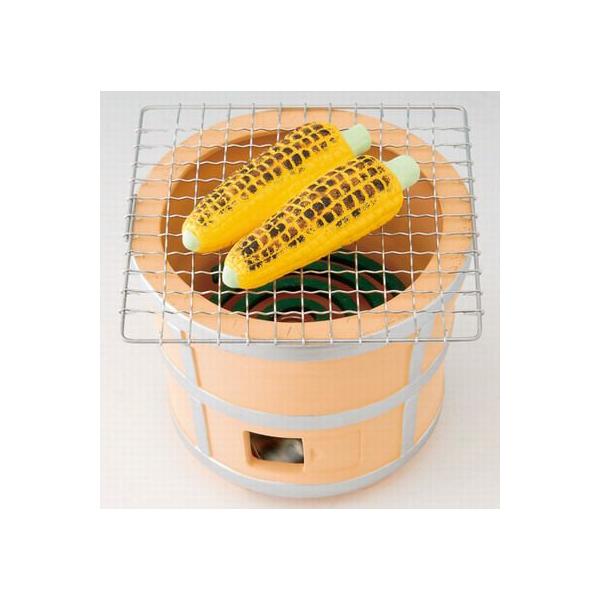 【発売日：2023年07月31日】夏を快適に過ごすなら蚊遣器はかかせません。玄関先に、またリビングにふと気づくとそこにあって和ませてくれる…自宅用にももちろん、プレゼントとして贈り物にしても喜ばれると思います。サイズ：横幅15×奥行15×高...