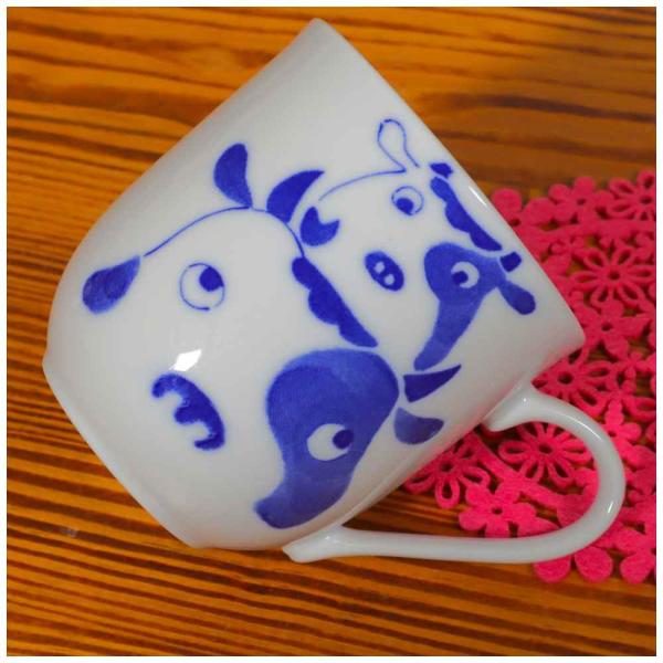 親子の干支の動物が描かれたマグカップ。今年の干支のお茶碗を使って運気向上とするか、自分の生まれ年の干支のお茶碗を使って愛着心とするかあなたのお好みに合わせてみてください。箱入りなので町内会などで粗品として皆さんに配るのもいいですね。サイズ:...