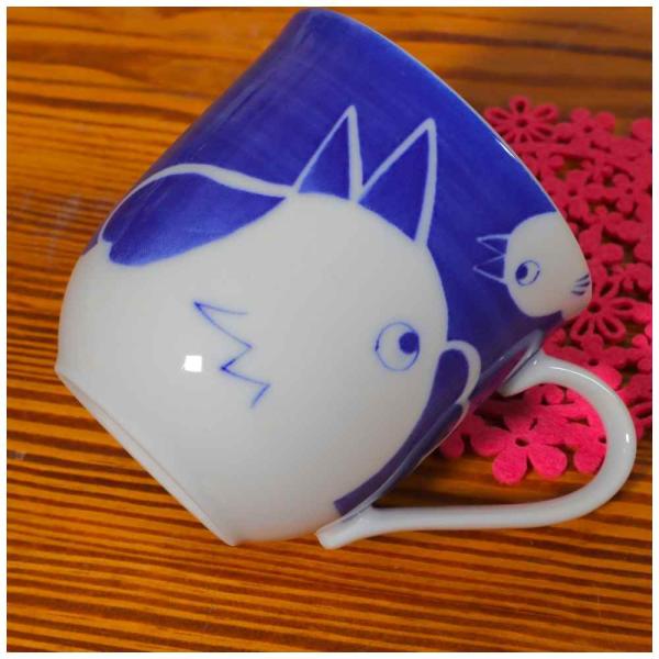 親子の干支の動物が描かれたマグカップ。今年の干支のお茶碗を使って運気向上とするか、自分の生まれ年の干支のお茶碗を使って愛着心とするかあなたのお好みに合わせてみてください。箱入りなので町内会などで粗品として皆さんに配るのもいいですね。サイズ:...