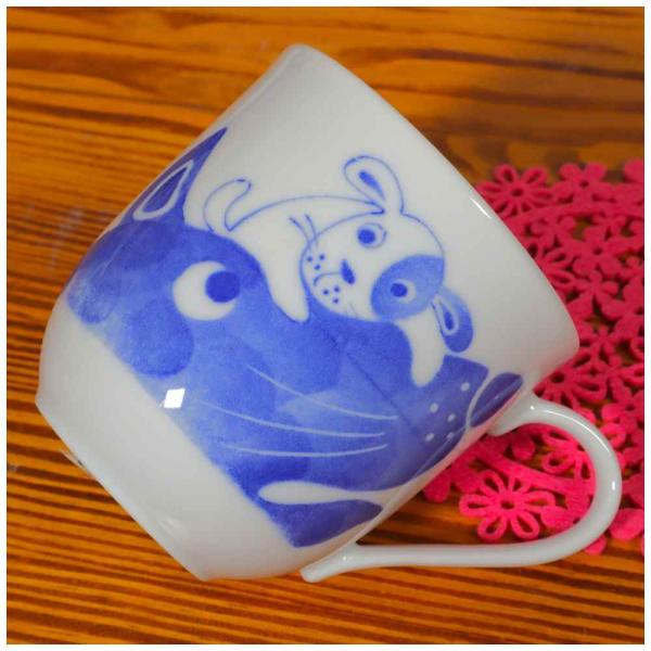 親子の干支の動物が描かれたマグカップ。今年の干支のお茶碗を使って運気向上とするか、自分の生まれ年の干支のお茶碗を使って愛着心とするかあなたのお好みに合わせてみてください。箱入りなので町内会などで粗品として皆さんに配るのもいいですね。サイズ:...