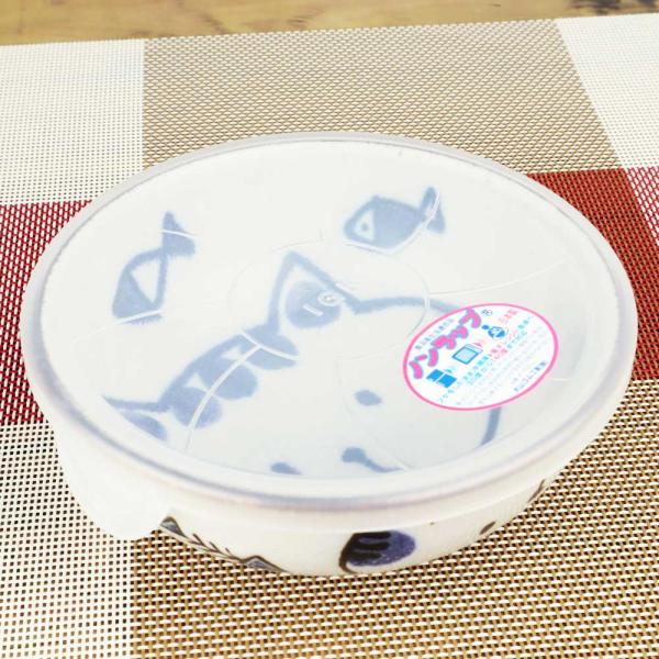 使うたびににっこり笑顔になってしまう、ゆるかわいいねこの保存鉢です。蓋をして残り物をそのまま保存できます。ラップが要らないので経済的。冷蔵庫の中で重ねて収納できます。蓋が半透明なので中身が見えて安心♪とっても便利な和のノンラップ中鉢をどうぞ...