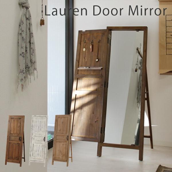 使わないときはドアで鏡を隠せる。ドア内側にはフックとトレーが付いているのでアクセサリーを収納できる