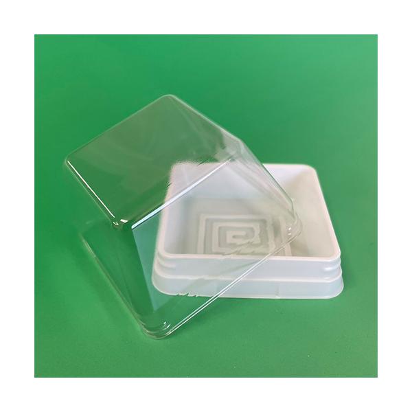 本来は出来上がった和菓子を冷凍保存するために作られたカップです。そのまま冷凍保存できます。このカップに入れて保存すれば、解凍した時に、お菓子には露がつきませんので、できたてのように美味しく解凍することができます。また、積み重ねることができま...