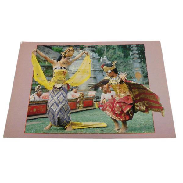 バリの自然や風景、伝統舞踊などインドネシアバリ島のとてもきれいな写真プリントのポストカードです。■全体の大きさ縦:16.5cm 横:11.5cm重さ:6g四隅の角がつぶれている裏面黄ばみが見られます。■ご注意点アジアのポストカードです。経年...