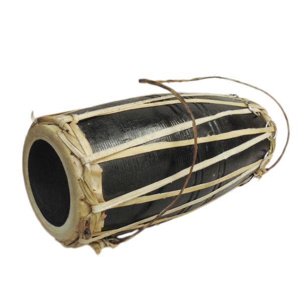 ネパールの打楽器マダルマドゥルとも表記されますほとんどのネパール音楽に使用されているリズム楽器。両面太鼓です。木のボディは山羊の皮で張られています。鼓面の真ん中は黒く加工されています。音の調節はリングを動かして出来ます。乾いた音がします。■...