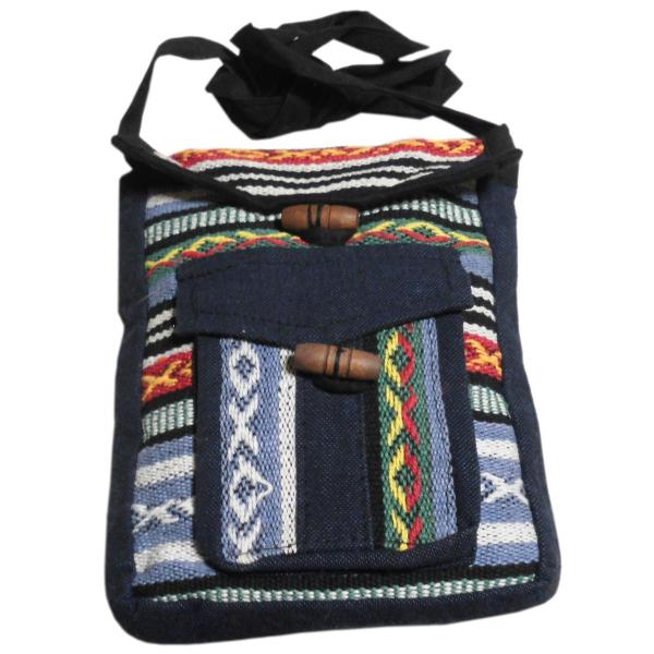 ネパールの手織りコットン生地を使った小さめのポシェットです。斜め掛けして手ぶらで歩けるので楽々です。ちょこっと出かけるときに、貴重品などを身に付けて歩くのにも便利です。■全体の色と大きさブルー系全体の大きさ縦:15cm横:12cmマチ（側面...