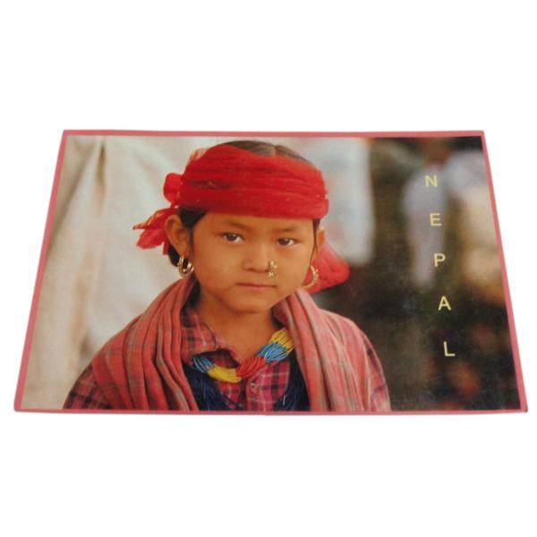ネパールの人々を映した素朴な風景.農村風景とてもきれいな写真プリントのポストカードです。■全体の大きさ縦:15.5cm 横:10.3cm重さ:5g■ご注意点アジアのポストカードです。経年劣化等により四隅の角がつぶれている裏面の薄い黄ばみが見...