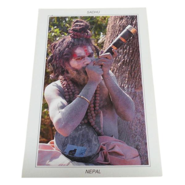 ネパールの写真をプリントしたポストカードサドゥー(sadhu)とは、サンスクリット語、もしくはパーリ語で、ヒンドゥー教におけるヨーガの実践者や放浪する修行者の総称。日本語では「行者」「苦行僧」と表現します。面白いポストカードです。■全体の大...
