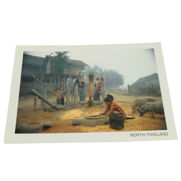 タイ・山岳民族の人々や風景を映した素朴な風景.農村風景とてもきれいな写真プリントのポストカードです。■全体の大きさ縦:15.3cm 横:10.5cm重さ:5.1g■ご注意点アジアのポストカードです。経年劣化等により四隅の角がつぶれている裏面...