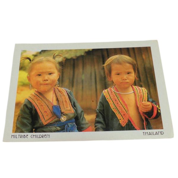 タイ・山岳民族の人々や風景を映した素朴な風景.農村風景とてもきれいな写真プリントのポストカードです。■全体の大きさ縦:15.3cm 横:10.5cm重さ:5g■ご注意点アジアのポストカードです。経年劣化等により四隅の角がつぶれている裏面の薄...