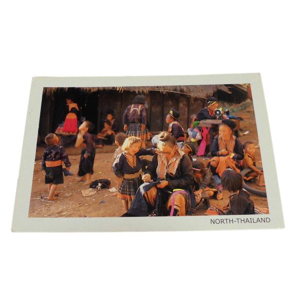 タイ・山岳民族の人々や風景を映した素朴な風景.農村風景とてもきれいな写真プリントのポストカードです。■全体の大きさ縦:15.3cm 横:10.5cm重さ:5g■ご注意点アジアのポストカードです。経年劣化等により四隅の角がつぶれている裏面の薄...