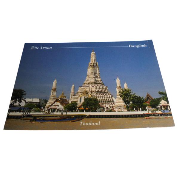 「暁の寺」という意味の「ワット・アルン」とてもきれいな写真プリントのポストカード。上左端は折れ傷があります。■全体の大きさ縦:15.5cm 横:10.5cm重さ:5g■ご注意点アジアのポストカードです。経年劣化等により四隅の角がつぶれている...