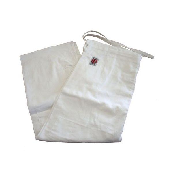 綿100％　白のズボンです。※綿100%の製品ですので、洗濯（水洗い、陰干し）で約10％程の縮みが発生します。※誠に申し訳ございませんが、サイズ5号は在庫切れとなっております。