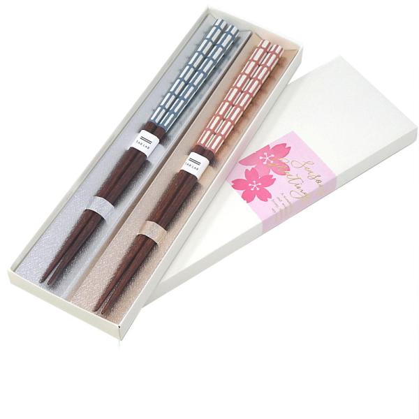 商品名：ikkuna(イックナ) ブルー ピンク　黒箱　商品詳細：木地 天然木　塗 ポリエステルウレタン　箸の長さ 23cm 23cm　食洗機対応　四角丸箸　すべり止め加工　産地 日本製(Made in Japan)かわいいのエレガントな夫...