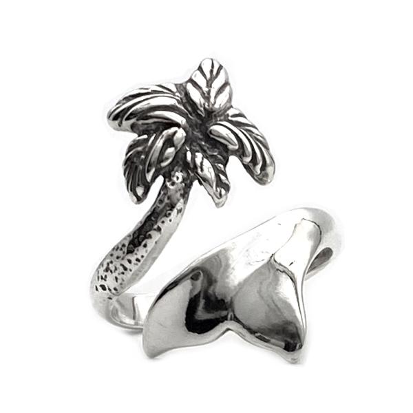 1985年。カリフォルニアの広大な海とメカニカルデザインなどから多彩な影響を受けブランドを設立。波と釣り、モーターサイクルなどのイメージが融合し、彼のエッセンスが加えられ最高の機能と品質に仕上がっている。【大きさ】 縦幅mm、厚みmm【素　...