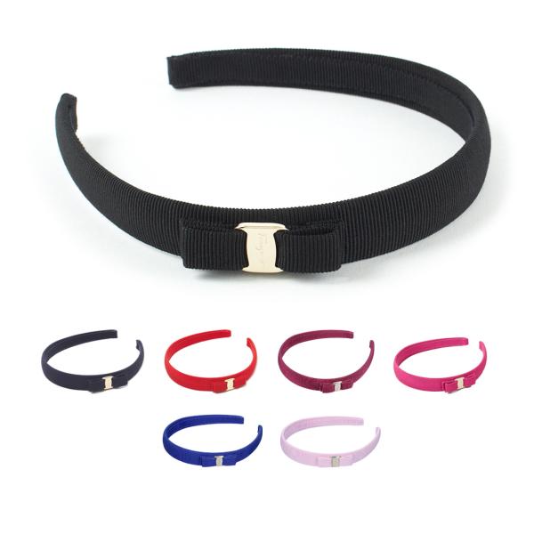 フェラガモ FERRAGAMOフェラガモのアイコンであるリボンモチーフの【VARA】のエレガントなカチューシャ。女性らしい装いにピッタリのアイテムです。中央に刻まれたフェラガモの文字が高級感をUP。プレゼントにもオススメです。【サイズ（約）...