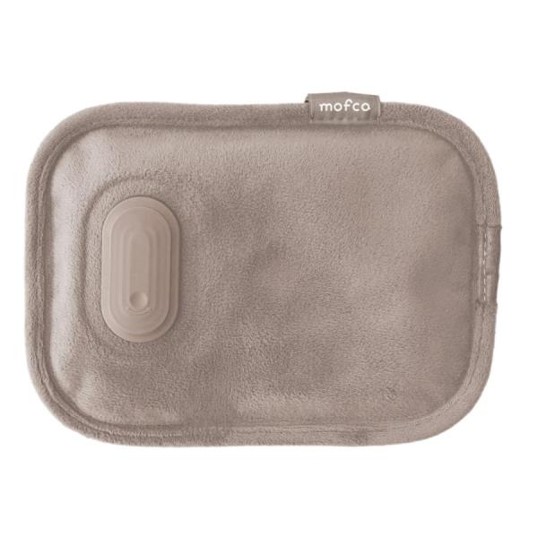 【特長】◆持ち運びしやすい大きさと、やさしい温もりが魅力の蓄熱式ミニ湯たんぽ。◆約6分の短時間で最大60℃まで蓄熱し、布団内使用時には最長約6時間のあたたかさをキープできます。◆なめらかな素材の本体はカバーなしでそのまま使えて、膝上や足元、...