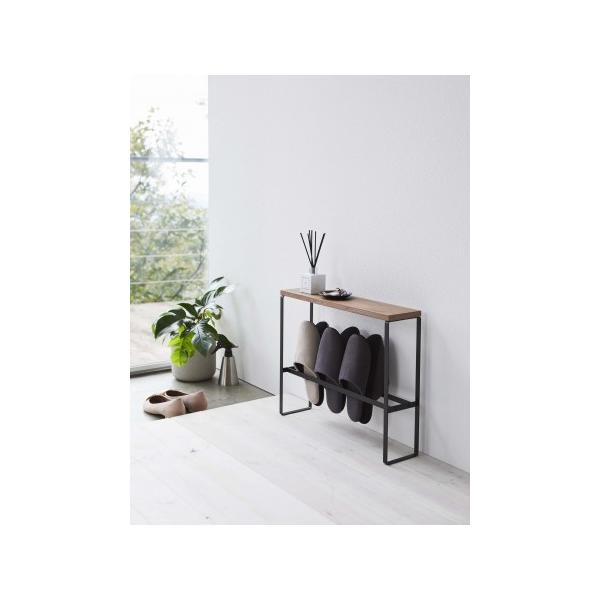 ●玄関先に便利な４足収納可能の天板付きスリッパラック。　鍵や小物、フレグランスなどを置くのに便利な天板。インテリアに合うスリムでスタイリッシュなデザインです。