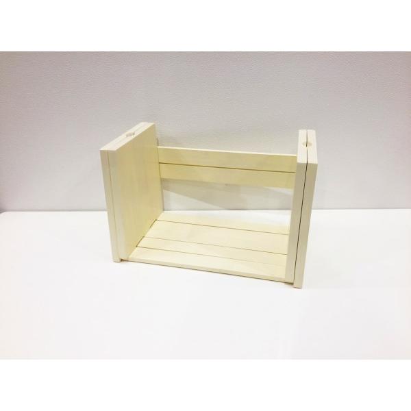 ●横幅３５．５ｃｍ〜６５ｃｍまで伸張するブックスタンド●側板が斜めにカットされており、本が取り出しやすいデザイン●カラーはライトブラウン色　ダークブラウン色　ホワイト色の３色よりお選び頂けます