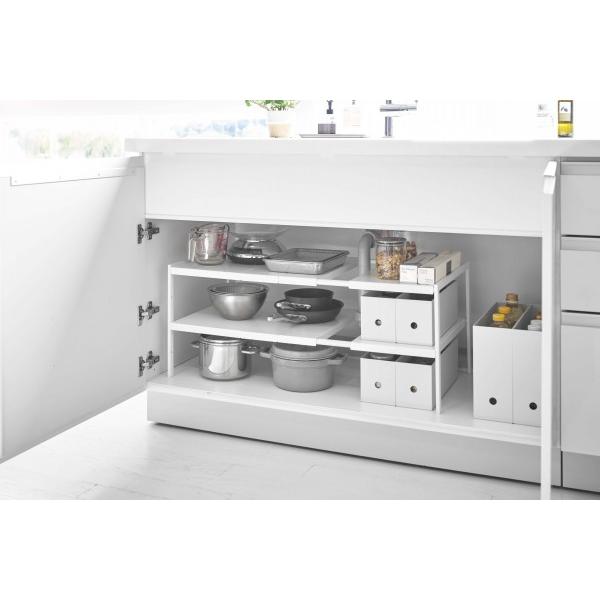 ●伸縮できるから設置場所の幅に合わせて調整できる丈夫なスチール製伸縮棚！●排水ホースを避けて設置できるからスペースを無駄なく有効活用できます。収納するものの高さに合わせて、棚の高さは５．５ｃｍごとに調整できます。