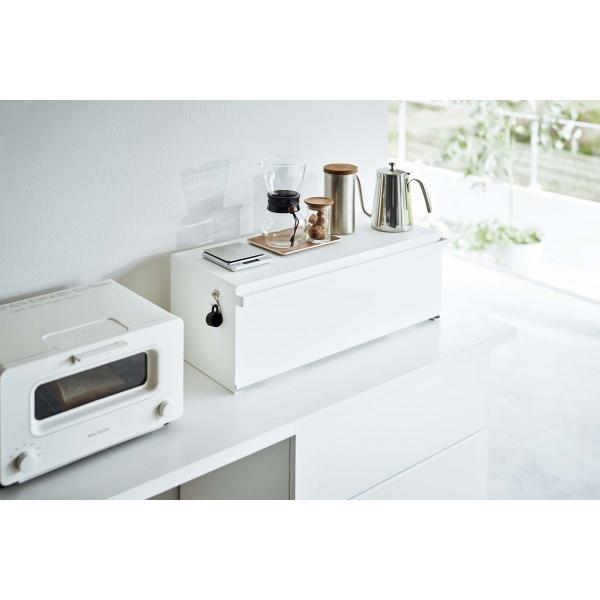 ●パンや調味料、紅茶などをすっきりとまとめて収納できる３２Ｌのワイドなブレッドケース。●パンや調味料、紅茶などをすっきりとまとめて収納できる３２Ｌのワイドなブレッドケース。キッチンカウンターなどで雑然としがちなパンやお菓子、調味料などを隠し...