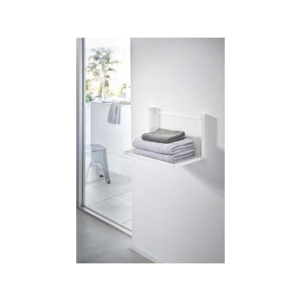 ●石こうボードピンで壁面に取り付け！入浴後の着替えやバスタオルなどを一時置きできる便利な折り畳みラック！●使いたいときにサッと使える折り畳み式の棚。使わないときは折り畳んで奥行き約４ｃｍになるスリム設計です。穴が目立たない石こうボードピンで...