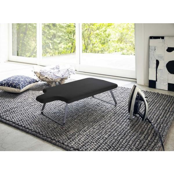 ●人体構造を考え、機能　掛け心地を追求したアイロン台。