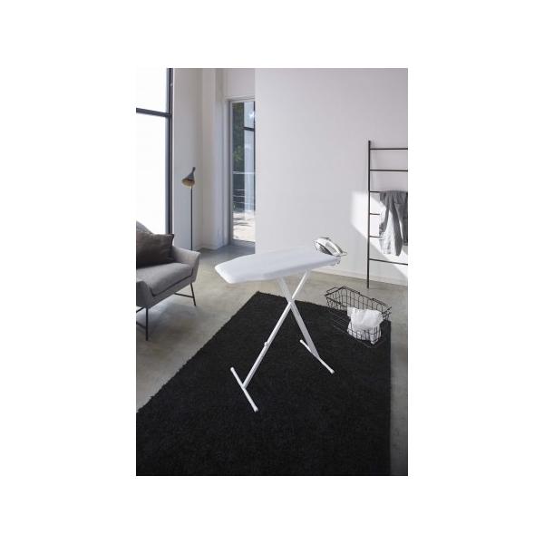 ●機能と美しさを兼ね備えたスタンド式アイロン台。アイロン掛けのお悩みを解決してくれる嬉しい機能満載でアイロン掛けしやすい！