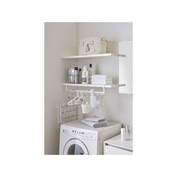 ●洗濯機上の棚に取り付けてスペースを有効活用！収納場所に合わせて横幅を調整できる伸縮収納ハンガー。●ハンガー　ピンチハンガー　スプレー　洗濯小物などを引っかけて、まとめて一括収納。タオル　ブラシ　ドライヤーなどの洗面用品の収納にも便利。ハン...