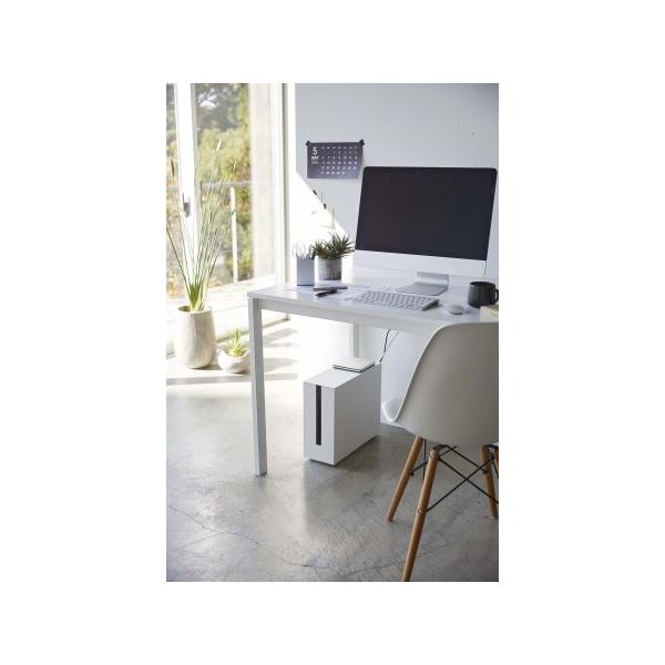 ●蓋があるから埃やゴミが入りにくい。キャスター付きの大型ケーブル収納。●自宅やオフィスなどでのデスクワークに最適！かさばるＬＡＮケーブルや電源タップ　コード類からモデム、外付けハードディスクなど一括収納。シンプルでスタイリッシュなデザイン。...