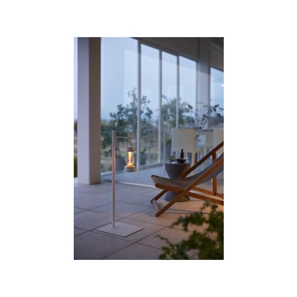 ●インテリアに馴染むデザインでベランダや室内を彩るランタンスタンド。●シンプルなデザインで、様々な空間のアクセントになるスタンドです。ベランダ周辺や室内のインテリアに。ランタンや吊り鉢など、様々な物をお好みで吊り下げられます。幅約２６ｃｍと...