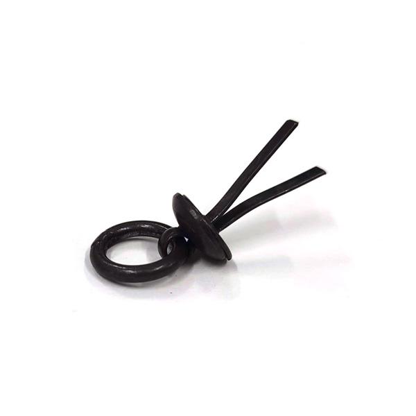 一輪挿し等の小物を壁掛けの作品に仕上げたい場合に使用。鉄製と銅製があります。 <br>胴体と首の距離によって金具の長さを選択して下さい。