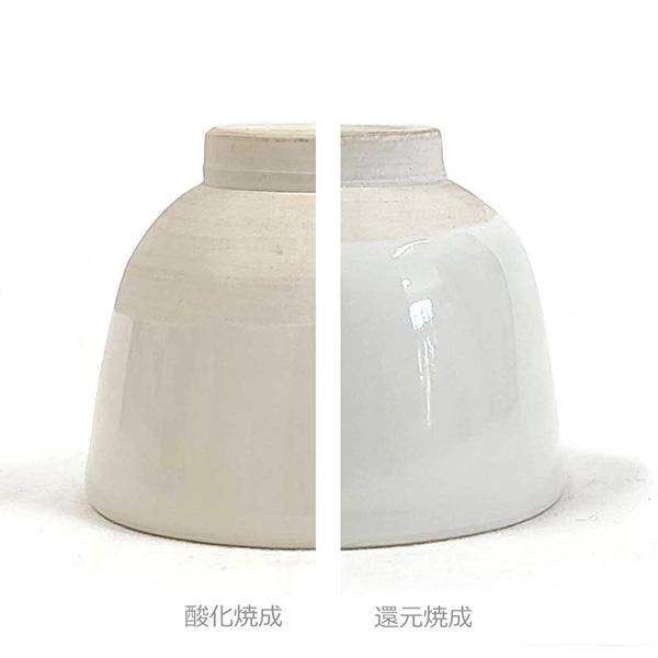 商品画像【左：還元焼成/右：酸化焼成】天草陶石100％使用し、スタンパー（杵と臼）での破砕製粉で作られていおります。 最高温度を4時間位キープするのがベストです。焼成幅も広く、染付け青磁には最適です。  焼成温度目安・・1260〜1280℃...
