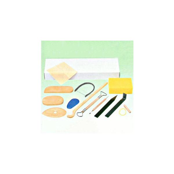 《セット内容》 ●木ごてNo.119●木ごてNo.15●木ごてNo.17●ゴムベラ (ソフト)●鹿皮（100×100mm）●切り弓 (鋼製)巾80mm●柄ごて（小） 長30cm●平線かきベラNo.13●線描ベラNo.3●陶芸用スポンジ（大）...