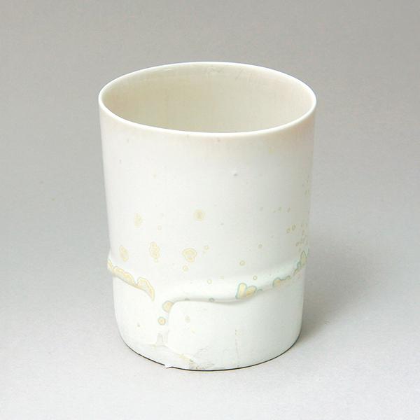 焼成温度・・1220〜1240℃ 推奨温度・・1230℃ 釉厚さ・・・・・0.8mm焼成適性・・・・酸化 特徴・・・・・・アイボリーの肌に結晶が出ます。 釉の厚さ、温度により黄色い結晶の出方が違います。流れやすいので注意。水添加量目安・・1...