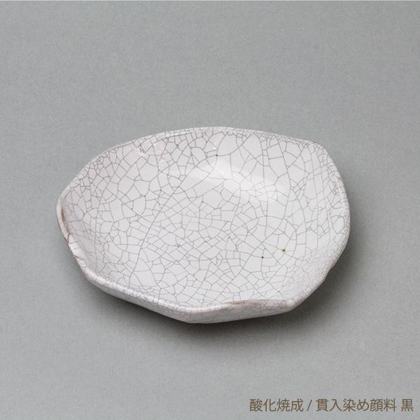 推奨焼成温度・・1200〜1250℃ 釉厚さ・・・・・0.8mm焼成適性・・・・酸化・還元水添加量目安・・1kg：800〜900mlボーメ度・・・・54〜58クラック（貫入）が入る釉薬です。焼成後、作品が冷えてひび割れが入ることを貫入といい...